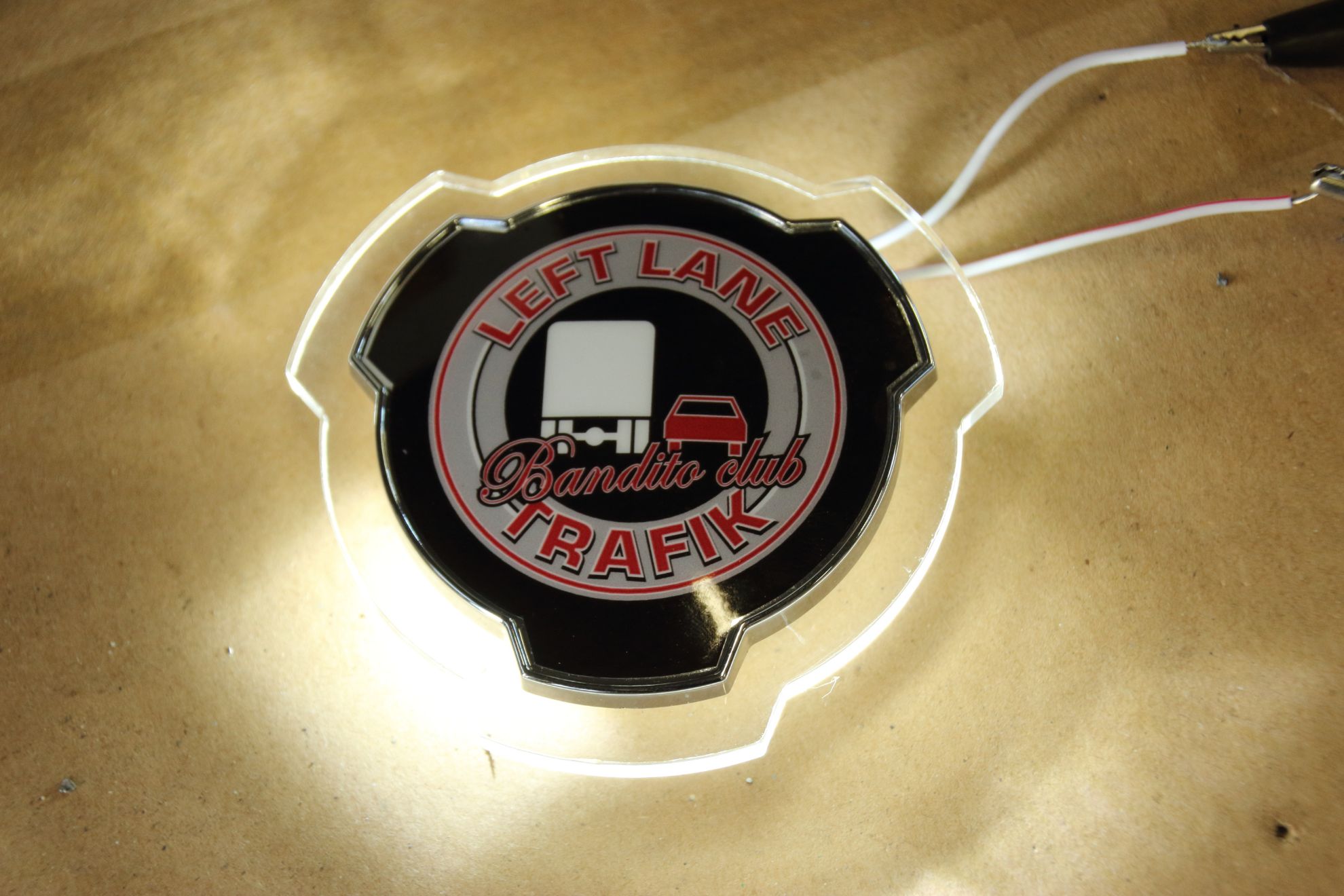 Svítící logo Left lane trafik Bandito Club | Nerezové doplňky pro ...