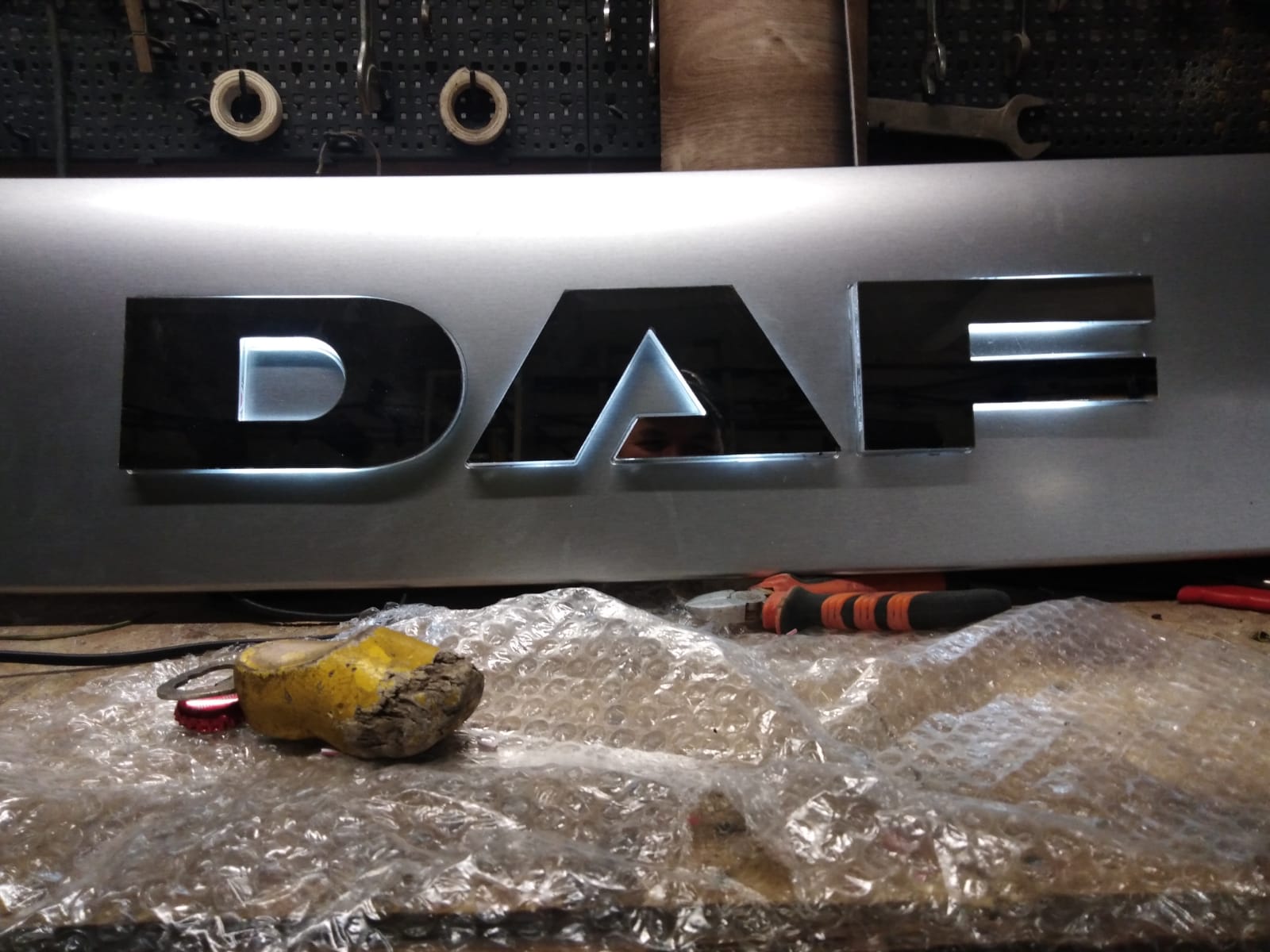 Svítící nápis DAF | Nerezové doplňky pro kamiony TruckNerez